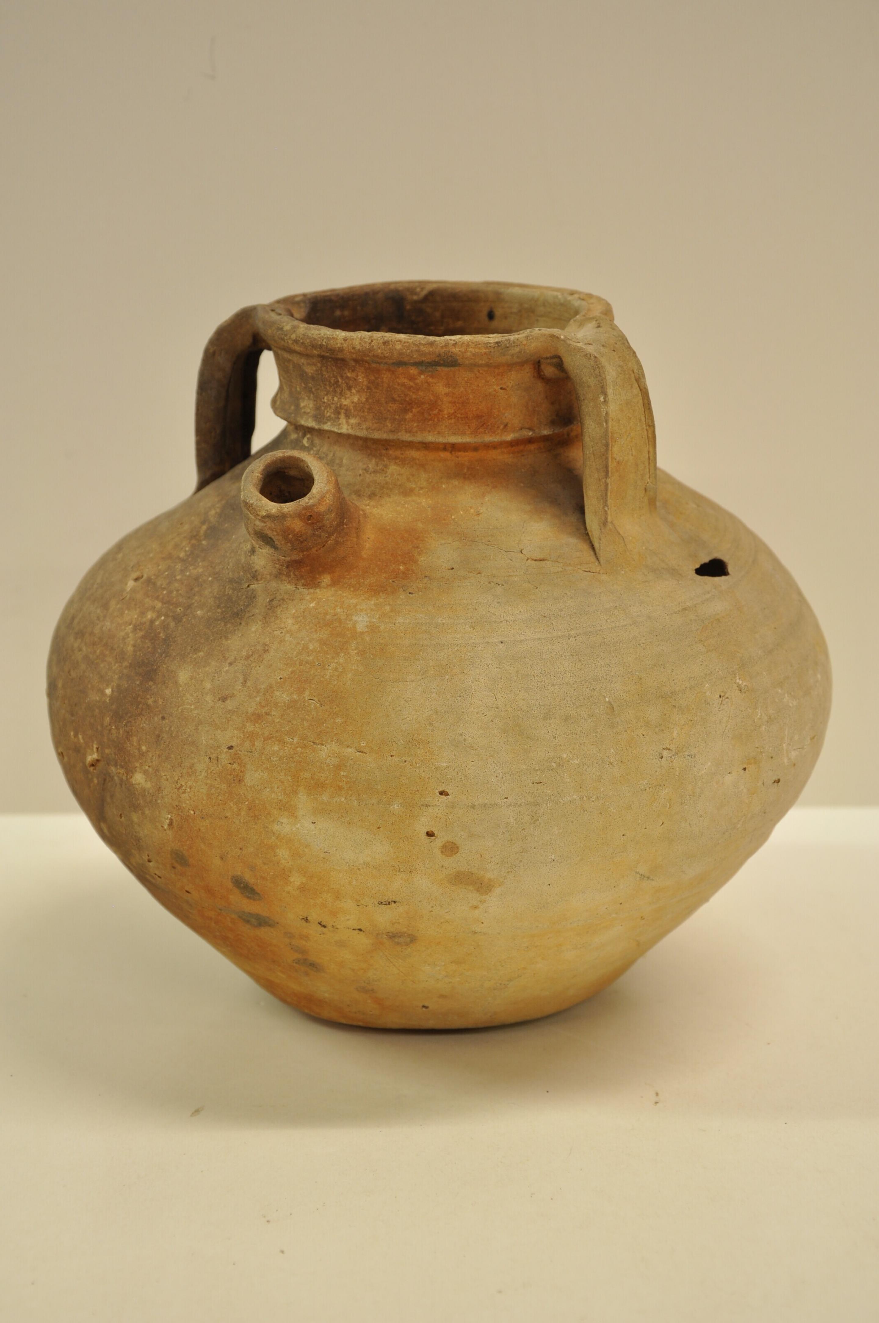 spouted jar - Museum Boijmans Van Beuningen